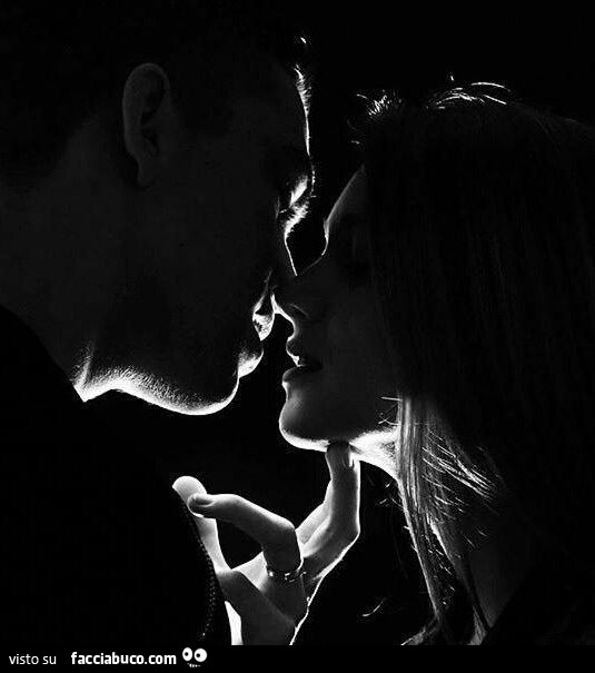 Bacio romantico - Facciabuco.com